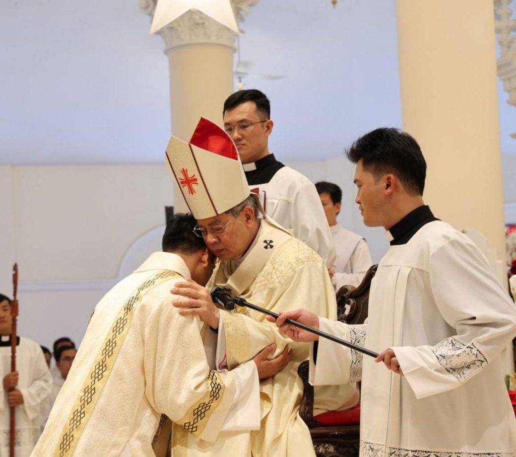 Tiga Imam dan Dua Diakon SCJ Vietnam Ditahbiskan - TABLOID KOMUNIO