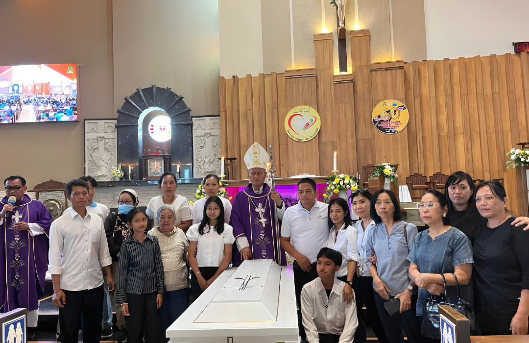 Mgr. Yohanes Harun Yuwono Pimpin Misa Requiem Christina Sujiyem ...